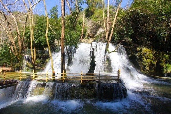 Hiking & lunch at the Beautiful Waterfalls of Baakline « Lebtivity